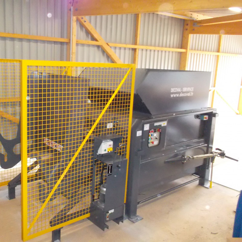 Compacteur poste fixe court P1000 - 1200*1500mm - Presse à balle