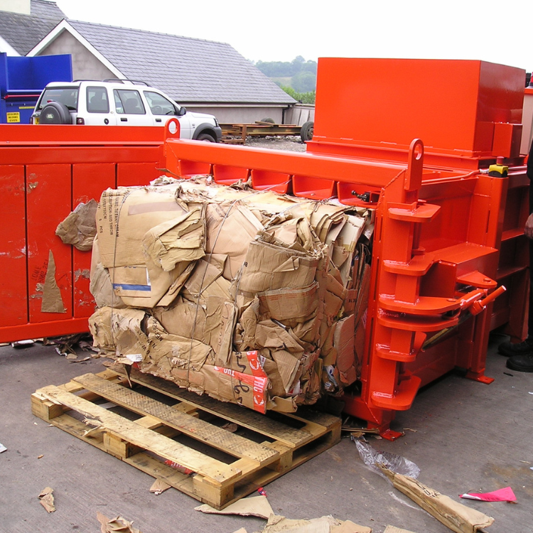 Comment fonctionne un compacteur de déchets cartons/plastique/DIB...